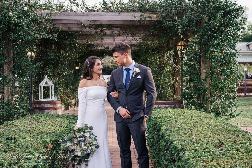 Hidden Barn Wedding Venue - Rustic Weddings in Apopka, FL